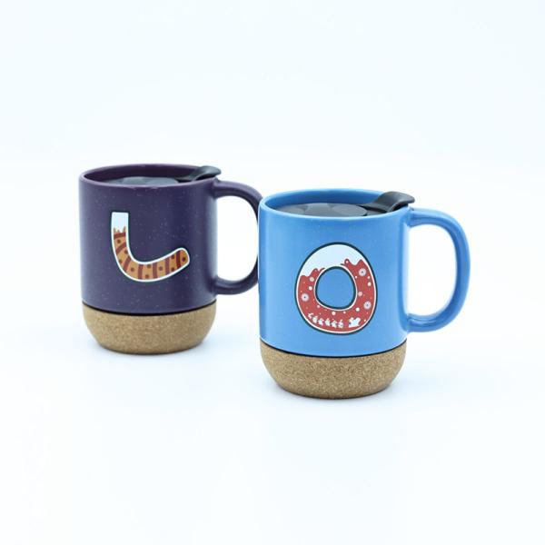 Quality Decal Fired Christmas Coffee Cups Bulk 400 Ml With Cork Base And Plastic Cover For Gift Shoppers for sale