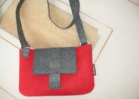 China Custom Felt Bag with Polyester Fiber Construction - Metal & Leather Accent Options Available for sale
