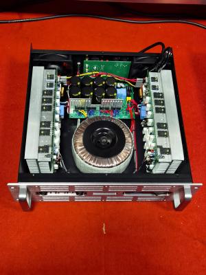 中国 2X550W プロパワー増幅器 1500WクラスAB 2つの冷却ファン 販売のため