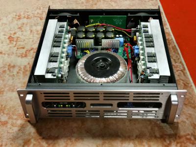 中国 2チャネル EV-7300 2 X 1060W DJコンサートKTV用のプロパワー増幅器 幅広く入力電圧範囲とLEDインジケーター 販売のため