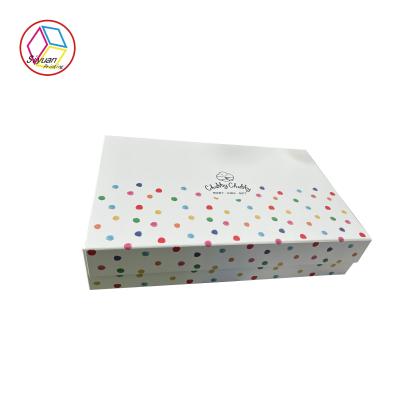 Cina CMYK che stampa le scatole pieghevoli rigide rettangolari per l'imballaggio del regalo in vendita