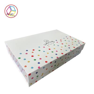 Cina CMYK che stampa le scatole pieghevoli rigide rettangolari per l'imballaggio del regalo in vendita