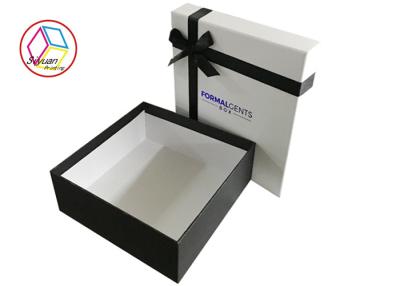 Chine Boîte-cadeau de papier de fantaisie recyclable/boîte-cadeau blanc simple avec le Bowknot à vendre