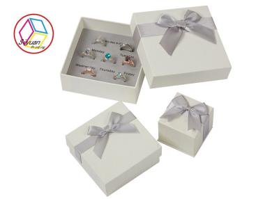 Cina Contenitore di regalo personale della carta dei gioielli per colore bianco della perla del perno dell'orecchio dell'anello in vendita