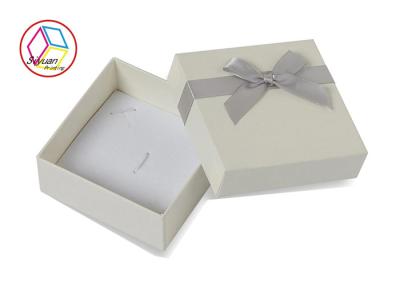 Cina Contenitore di regalo personale della carta dei gioielli per colore bianco della perla del perno dell'orecchio dell'anello in vendita