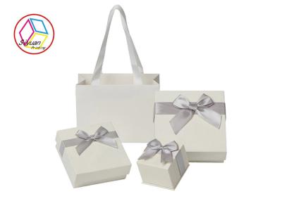 Cina Contenitore di regalo personale della carta dei gioielli per colore bianco della perla del perno dell'orecchio dell'anello in vendita