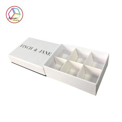 Cina Contenitori decorativi di cioccolato per la carta kraft Bianca di colore di San Valentino in vendita