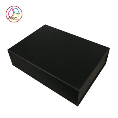 Cina Contenitore di regalo della carta fantasia di colore CCNB del nero del FSC per i cosmetici in vendita