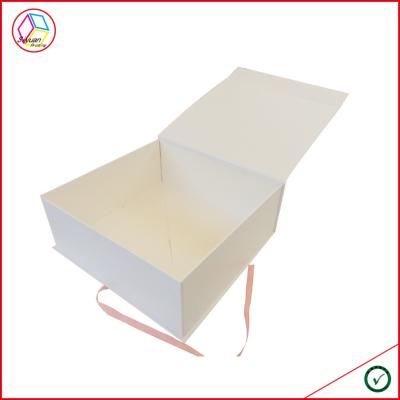 Cina Diverso modelli le scatole d'imballaggio di immaginazione con la decorazione del nastro in vendita