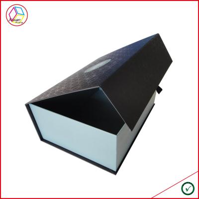 Cina Scatola su ordinazione di Logo Four Pieces Magnetic Gift con il nastro del raso in vendita