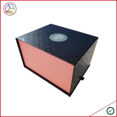 Cina Scatola su ordinazione di Logo Four Pieces Magnetic Gift con il nastro del raso in vendita