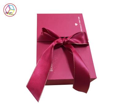 Cina Contenitore di regalo di timbratura caldo di Flip Spot Printing Craft Paper Matte Lamination in vendita