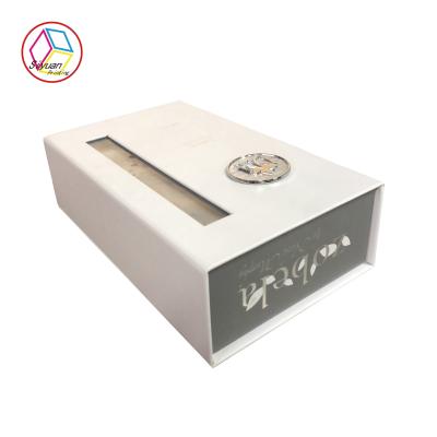 Cina Magnete Flip Printing Rectangular Gift Boxes per l'imballaggio cosmetico in vendita