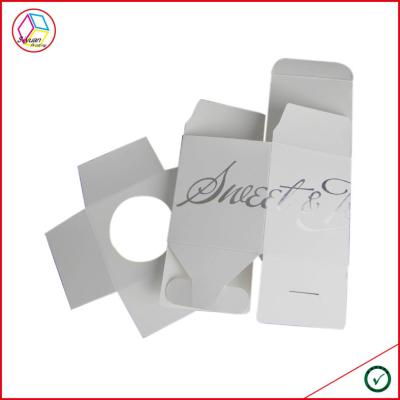 Cina Contenitore d'imballaggio su misura di dolce di stampa di colore pieno con l'inserzione di carta in vendita