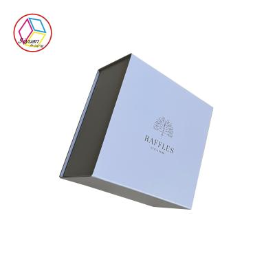 Cina Contenitore di regalo della carta di Matte Grey Silver Foiled Cubic Fancy con l'inserzione della schiuma di Peral in vendita