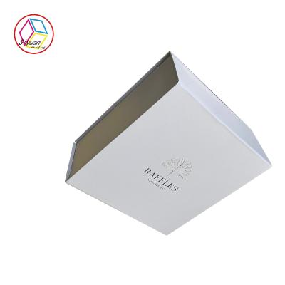 Cina Contenitore di regalo della carta di Matte Grey Silver Foiled Cubic Fancy con l'inserzione della schiuma di Peral in vendita