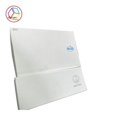 Cina Contenitore di regalo strutturato di Art Paper White Jewelry Paper pieghevole in vendita