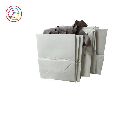 Cina Nastro amichevole di Logo Handmade Paper Bags With della stagnola d'argento di Eco in vendita