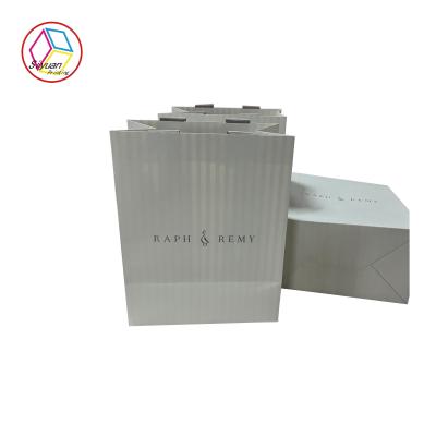 Cina Nastro amichevole di Logo Handmade Paper Bags With della stagnola d'argento di Eco in vendita
