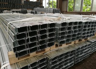 Cina L'acciaio laminato a caldo ad alta resistenza profila la immersione calda galvanizzata per il sostegno del pannello solare in vendita