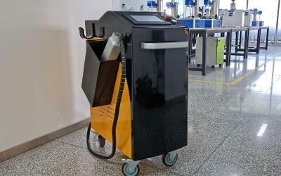 China Metal Surface Derusting Laser Cleaning Machine Rust Removal 20W - 1000W for sale
