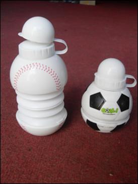 China Collapsible football style water bottles for World Cup, plastic sport water bottle for sale