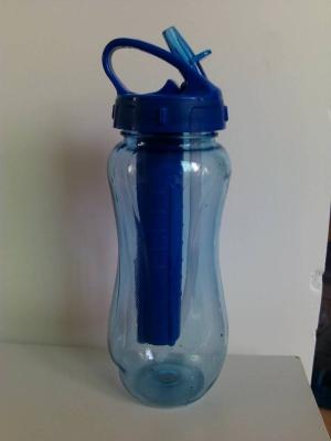 China 750ml Cool Gear's reusable water and beverage bottles with a refreezable gel stick for sale