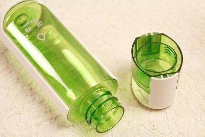 China tritan water bottle with integrated handle for sale