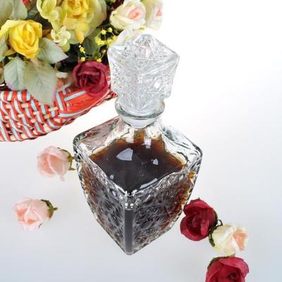 China 500ml fancy empty clear whiskey wine glass bottle for sale