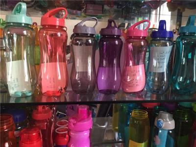 China Tritan water  bottles with a ice tube/BPA FREE water bottle for sale