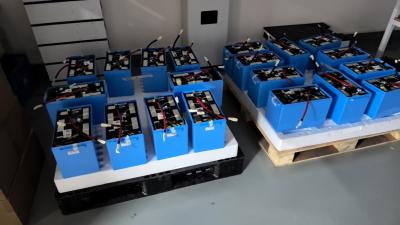 중국 12V 280Ah LiFePO4 리?? 배터리 팩 내장 난방 시스템으로 태양광 RV 해양 오프그리드 및 산업용 애플리케이션을 위한 고전력 심 사이클 판매용