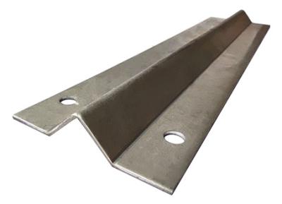 China o trilho do hardware da trilha da porta de deslizamento do sulco V de 5.8m 6m 3m perfilou a roda 2.5mm do sulco de V ou de Y densamente à venda