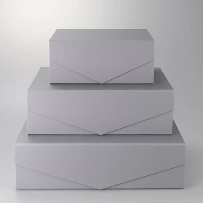 Recycled cardboard gift box with magnetic closure - front view