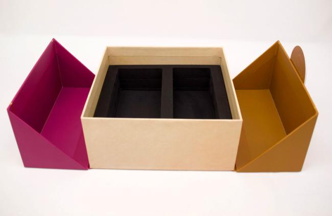 Double door cosmetic gift box set opened view