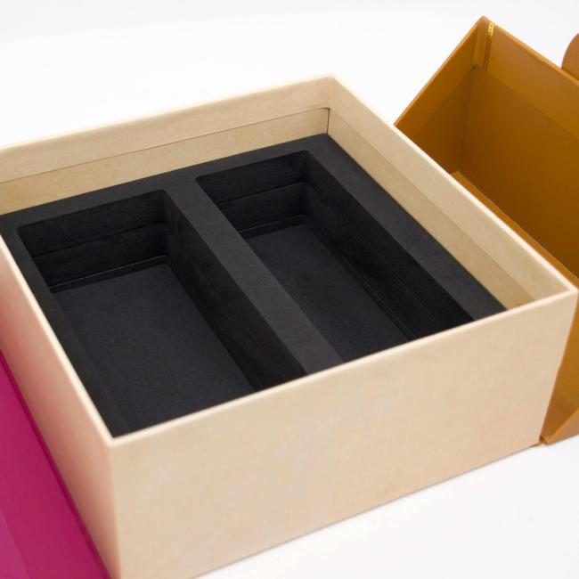 Double door cosmetic gift box set interior detail
