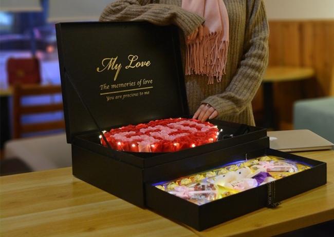 Personalized flower packaging box with embossed logo