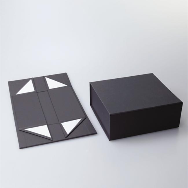 Sustainable magnetic folding gift box front view