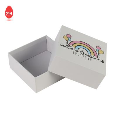 China Embossing  White Cardboard Gift Packaging Box With Matte Laminated for sale