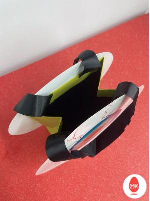 Cina Su misura i vostri propri sacchi di carta di acquisto di Logo Ship-Type Gift Art Paper con i sacchi di carta di lusso dell'arco e torta del regalo in vendita