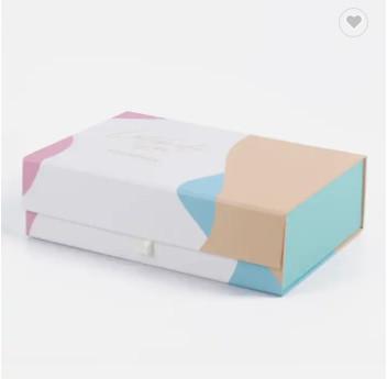 Cina Customized Size Logo Printing Magnetic Foldable Boxes for Satin Clothes Packaging in vendita