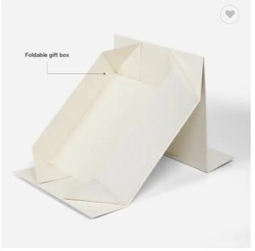 Cina Custom Printed Cardboard Folding Boxes Ribbon Clothes Gift Paper Box Biodegradable in vendita