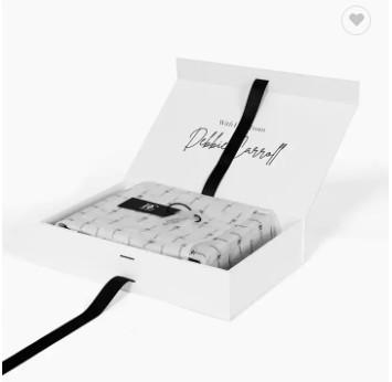 Cina Custom Logo Recycle White Box Cardboard Folding Packaging Boxes With Ribbon in vendita
