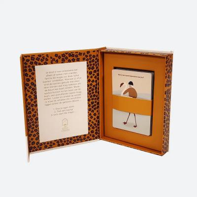 中国 Pattern Rigid Cardboard Box Recycling Custom Logo Tarot Card Magnet Book Box 販売のため