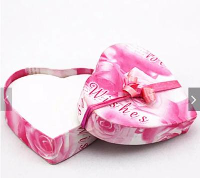 Cina Pink Heart Shaped Flower Bouquet Packaging Boxes Luxury For Valentine Gift in vendita