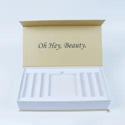Cina EVA Insert Cosmetic Packaging Boxes Rigid Cardboard Magnetic Gift Box in vendita