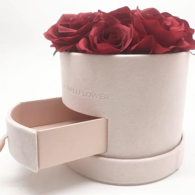 中国 引き出しと丸い花箱の包装付きのピンクシリンダー ベルベット花のギフトボックス 販売のため