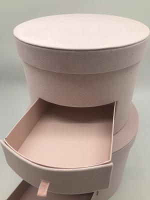中国 引き出しと丸い花箱の包装付きのピンクシリンダー ベルベット花のギフトボックス 販売のため