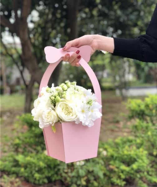 Quality Rose Bouquet Packaging Boxes Foldable Hanging Florist With Handle Fresh Custom for sale