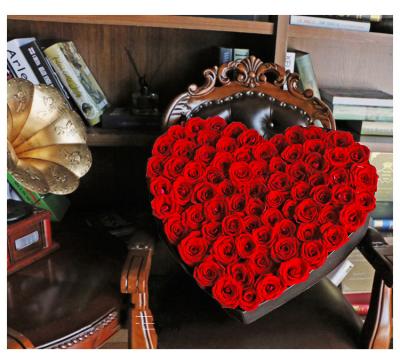 China Caixinha de buquê de florista de papelão rígido de forma de coração preto Matt para embalagem de rosas à venda