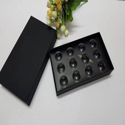 中国 ODM ボンボン紙ボードトリュフホリデーチョコレートギフトボックス（プラスチックインサート付き） 販売のため